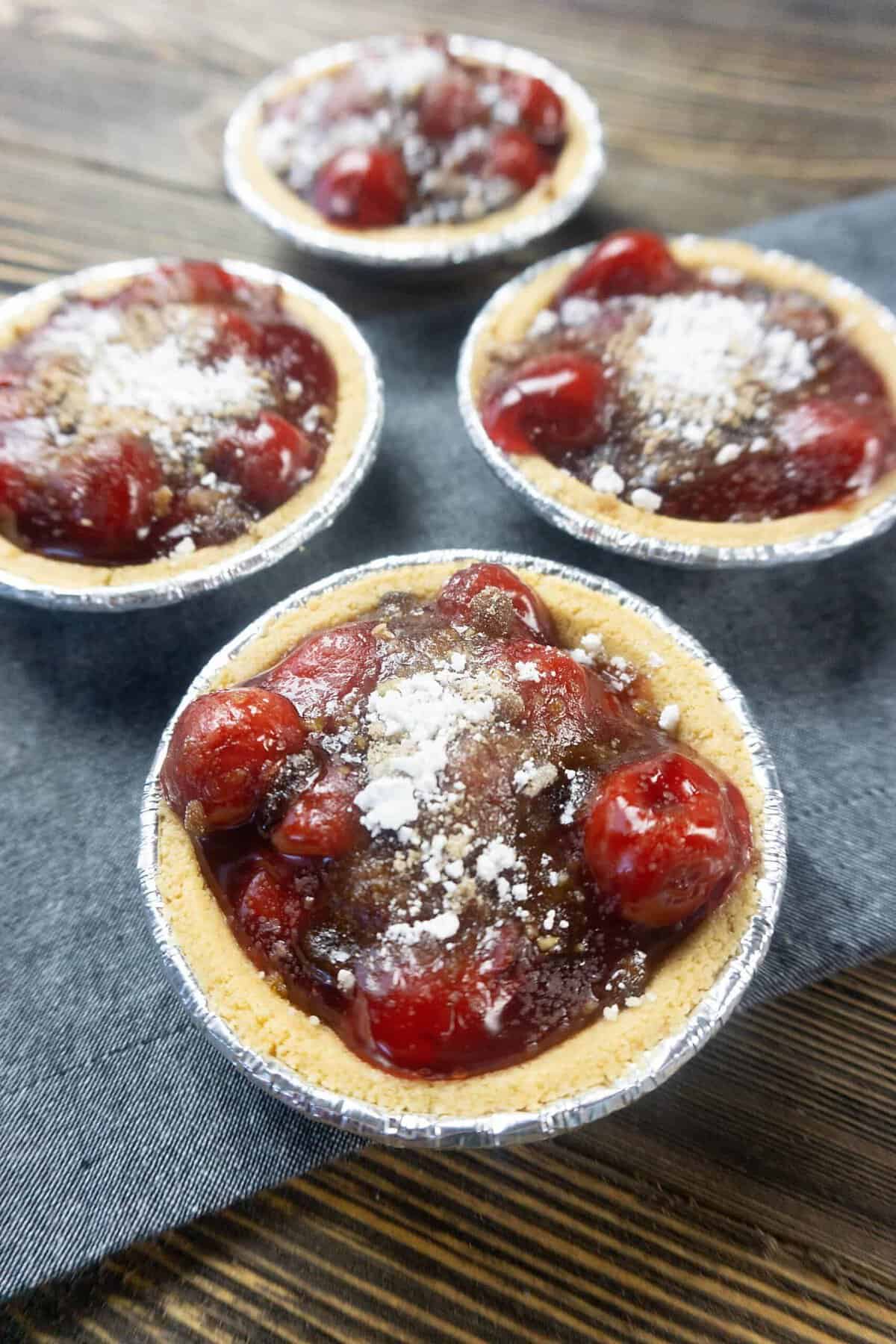 Mini cherry Pie with Crumble topping
