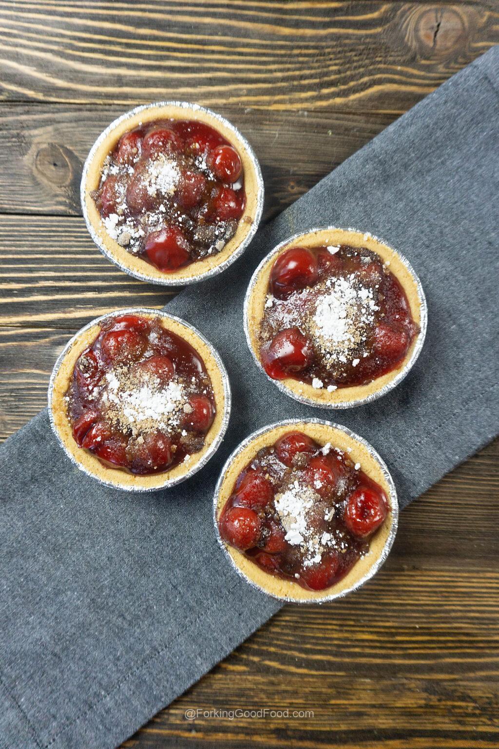 Mini cherry Pie with Crumble topping