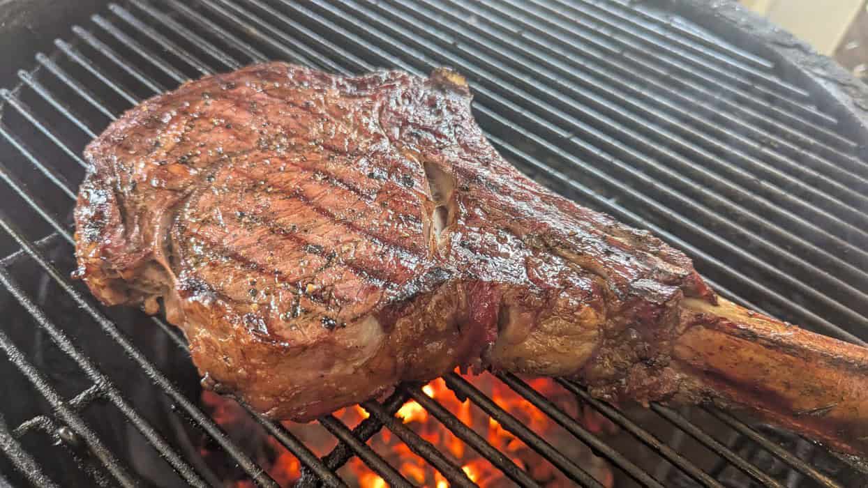 Perfect Reverse Sear Tomahawk Steak – Temps, Times & Pro Tips | ForkingGoodFood